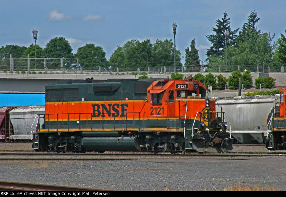 BNSF 2121